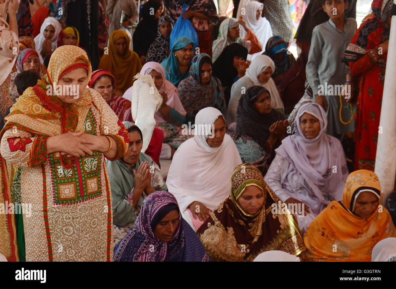 Juma prayers hi-res stock photography and images - Alamy