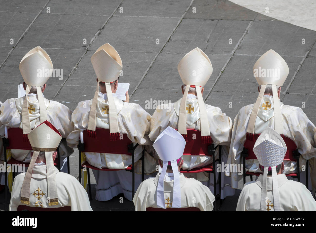 Catholic mass world war ii hi-res stock photography and images - Alamy