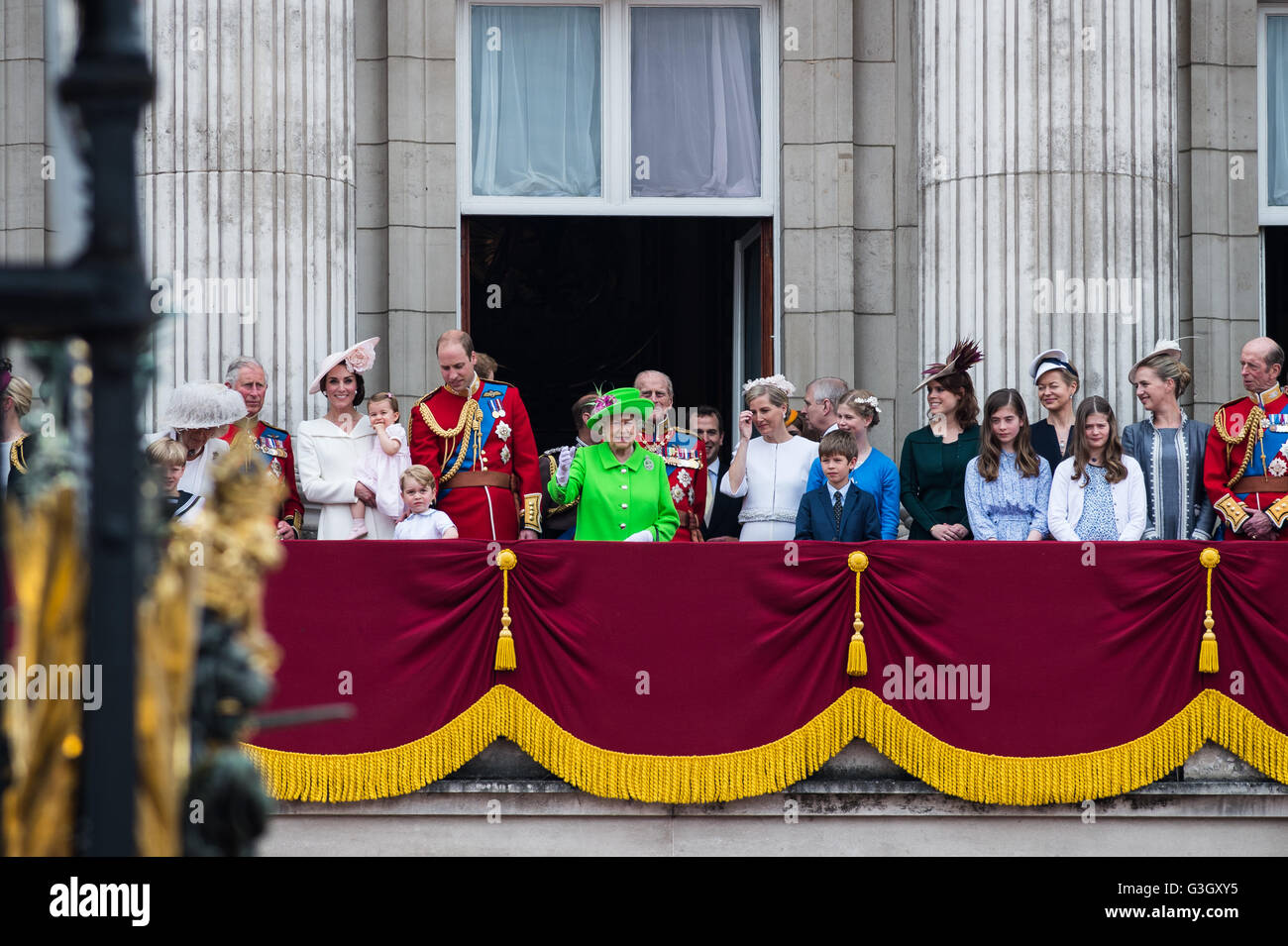 Trooping Colour Parade Queen Birthday Elizabeth Ii Buckingham Palace ...