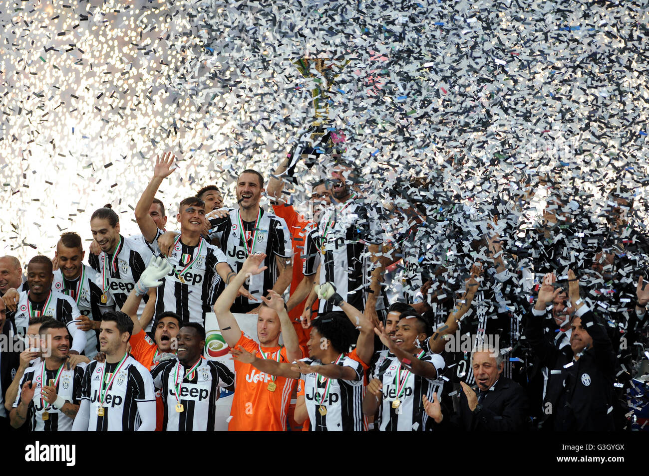 Gianluigi buffon trophy hi-res stock photography and images - Alamy