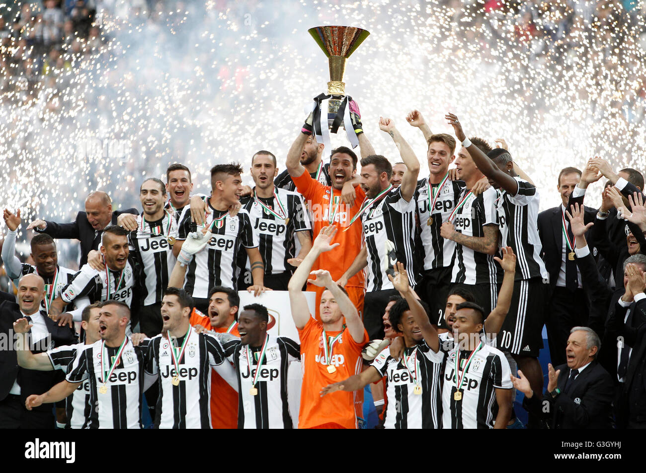 Gianluigi buffon trophy hi-res stock photography and images - Alamy