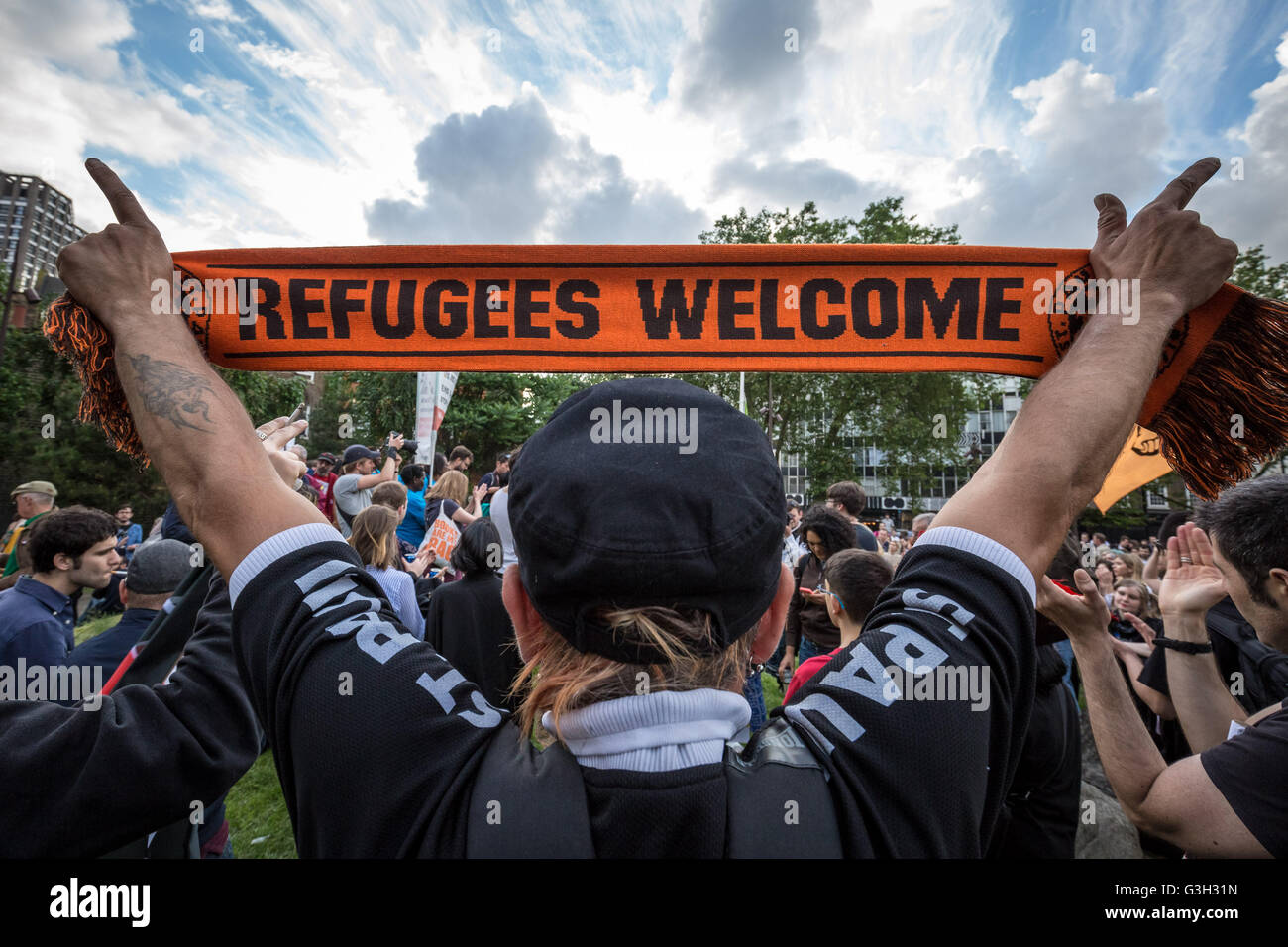Refugees welcome banner hi-res stock photography and images - Alamy