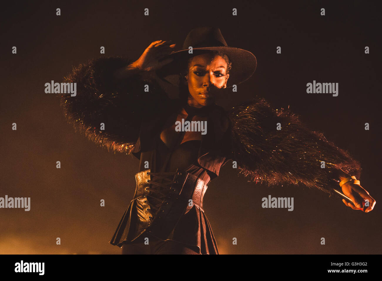 Brandy singer 2016 hi-res stock photography and images - Alamy