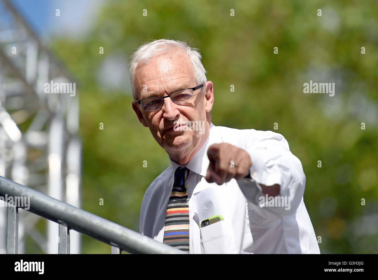 "Jon Snow", journalist and television news broadcaster and presenter ...