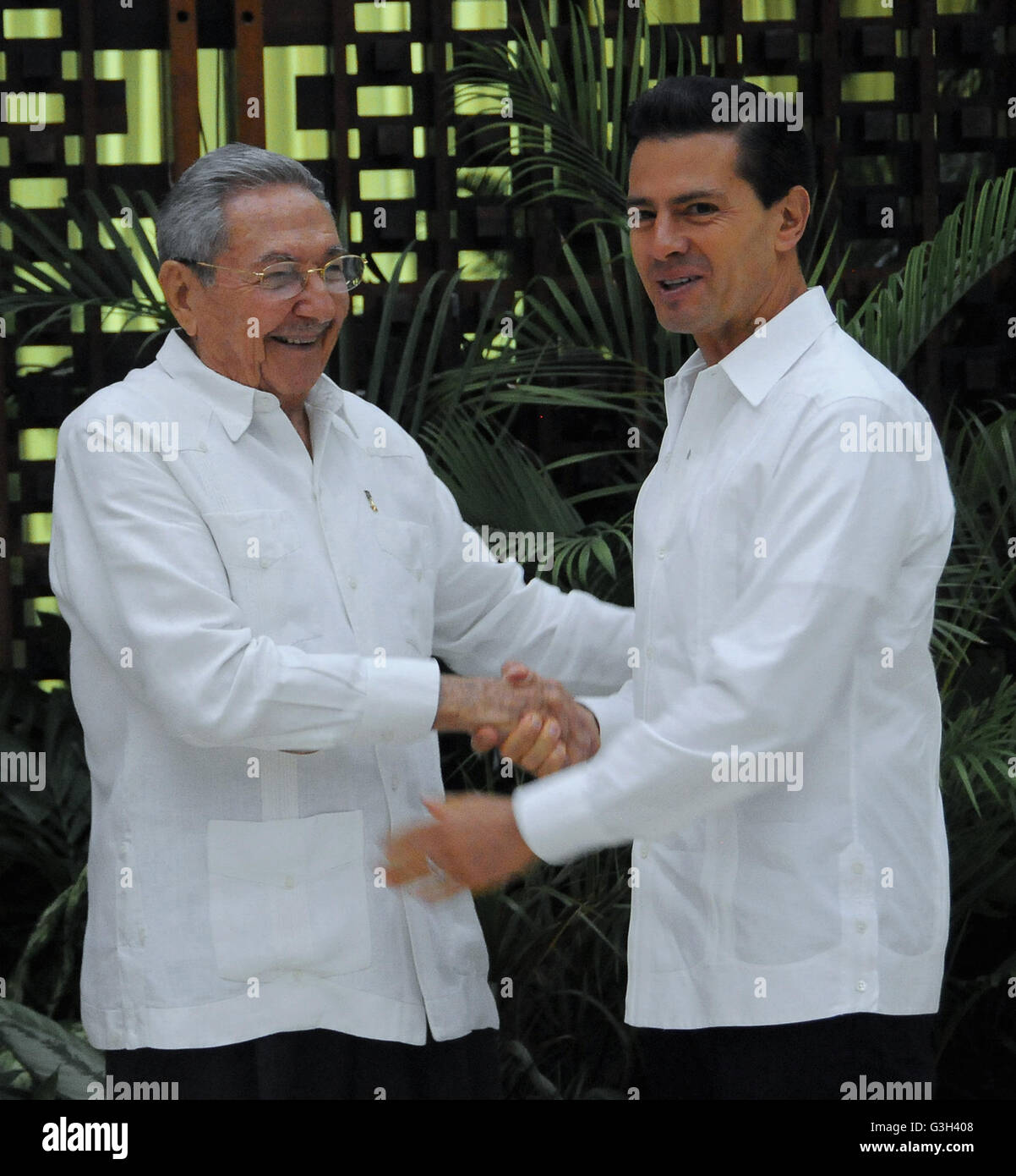 Mexican President Enrique Pena Nieto shakes hands with Cuban leader ...