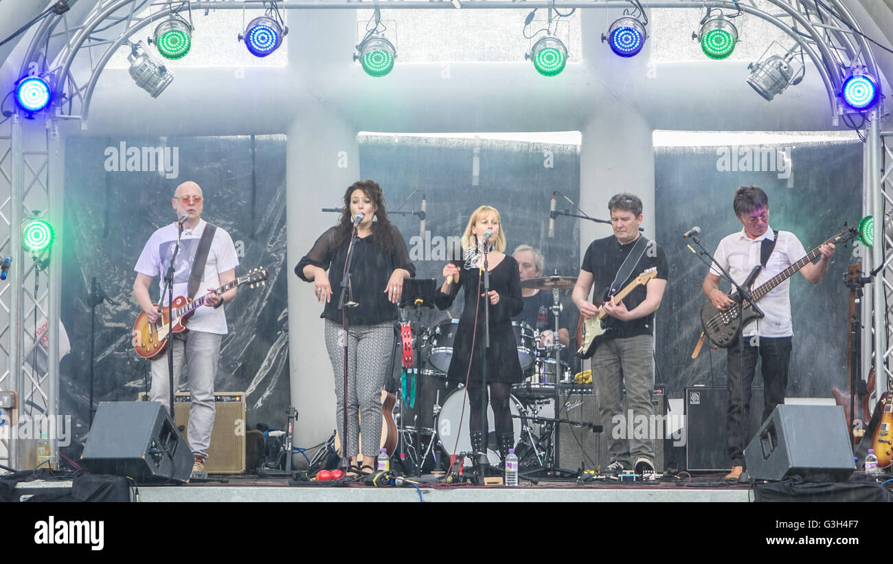 Rain on stage hi-res stock photography and images - Alamy