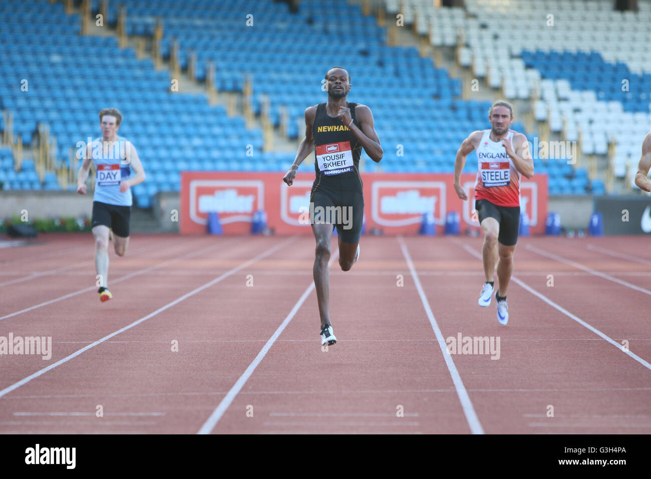 Athlete race 400m sprint finish win hi-res stock photography and images ...