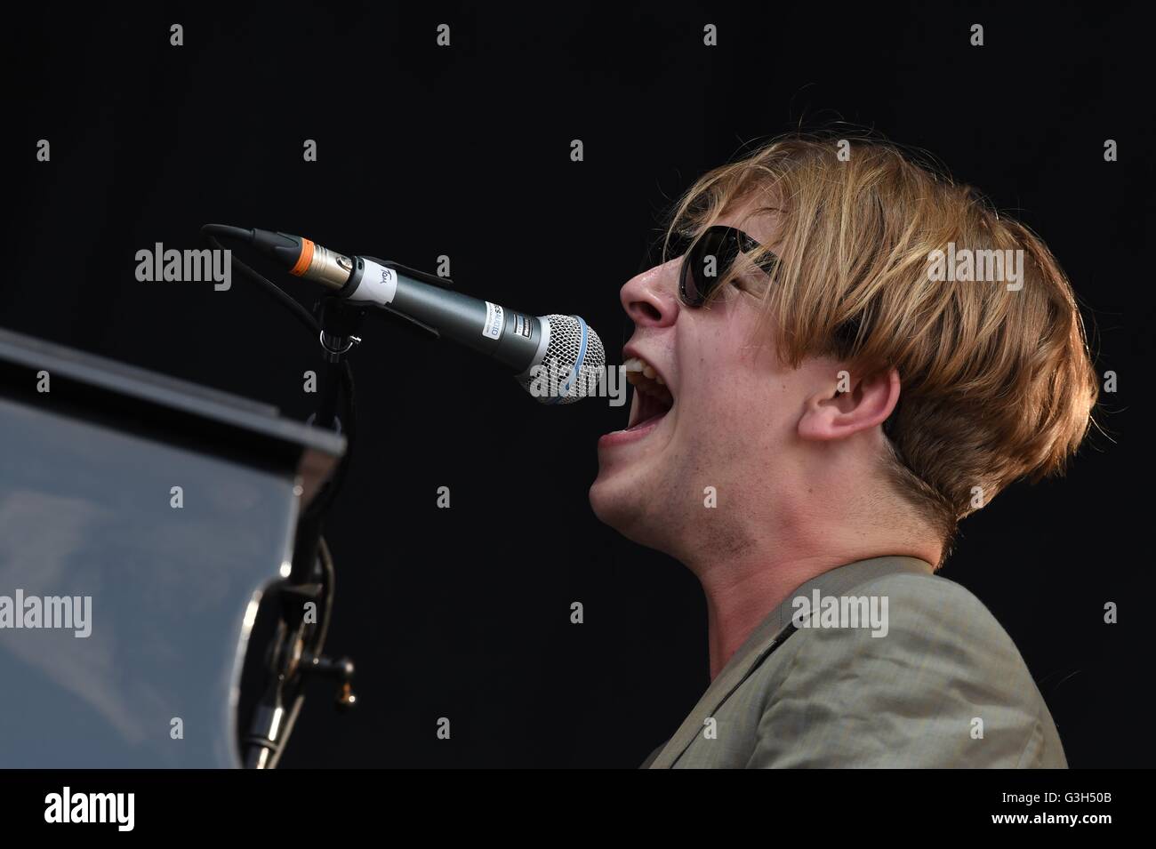 British singer songwriter pianist hi-res stock photography and images ...