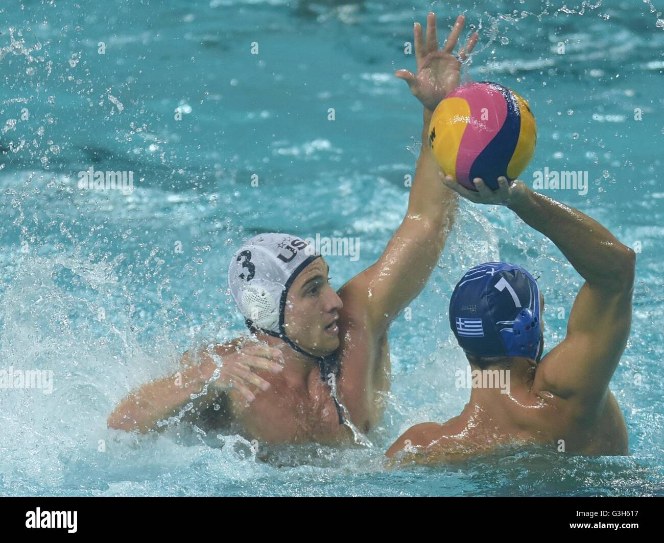 (160625) -- HUIZHOU, June 25, 2016 (Xinhua) -- Nikola Vavic (L) of the ...