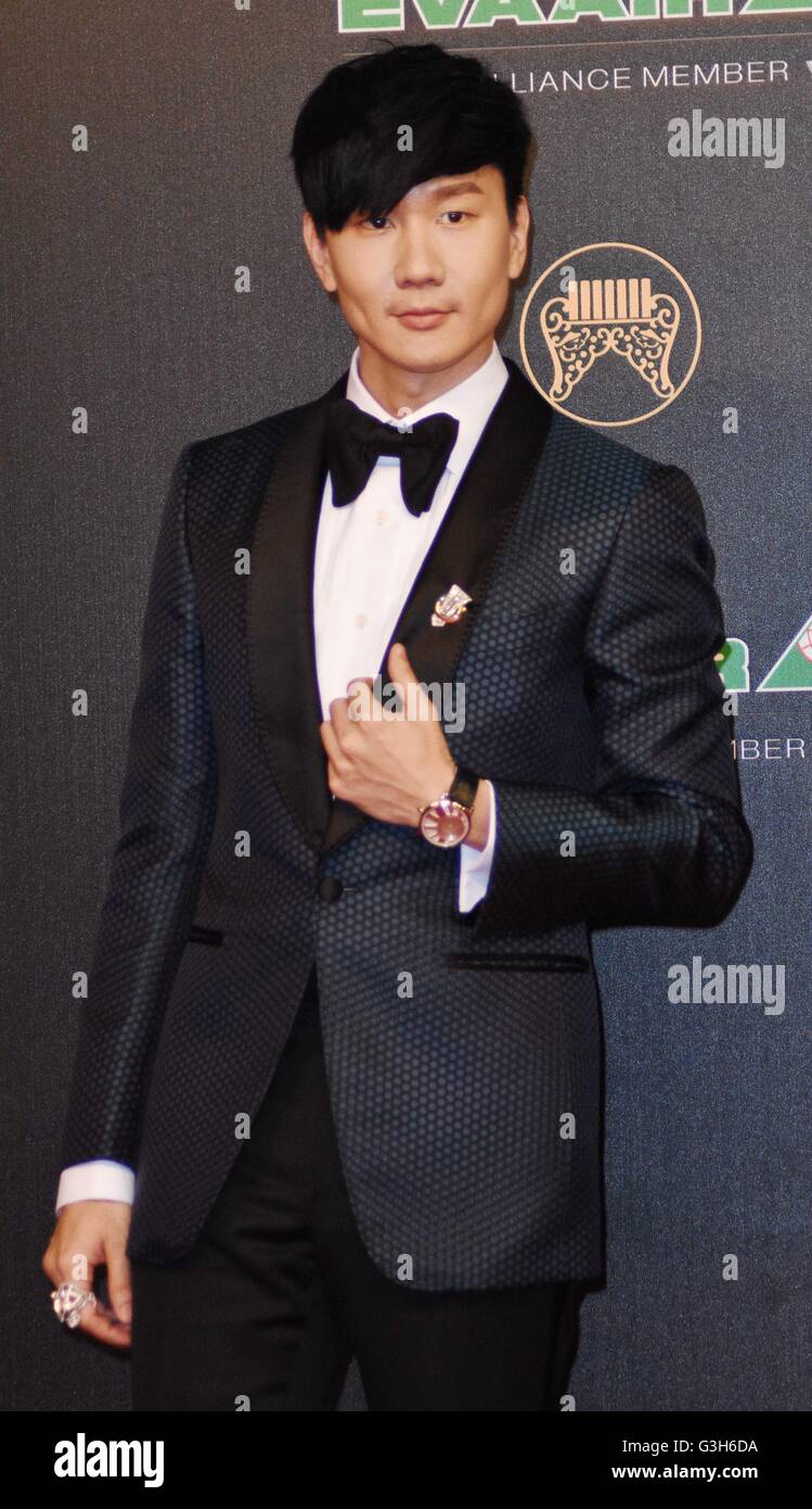 Taipei's Taiwan. 25th June, 2016. Singer JJ Lin poses on the red carpet ...