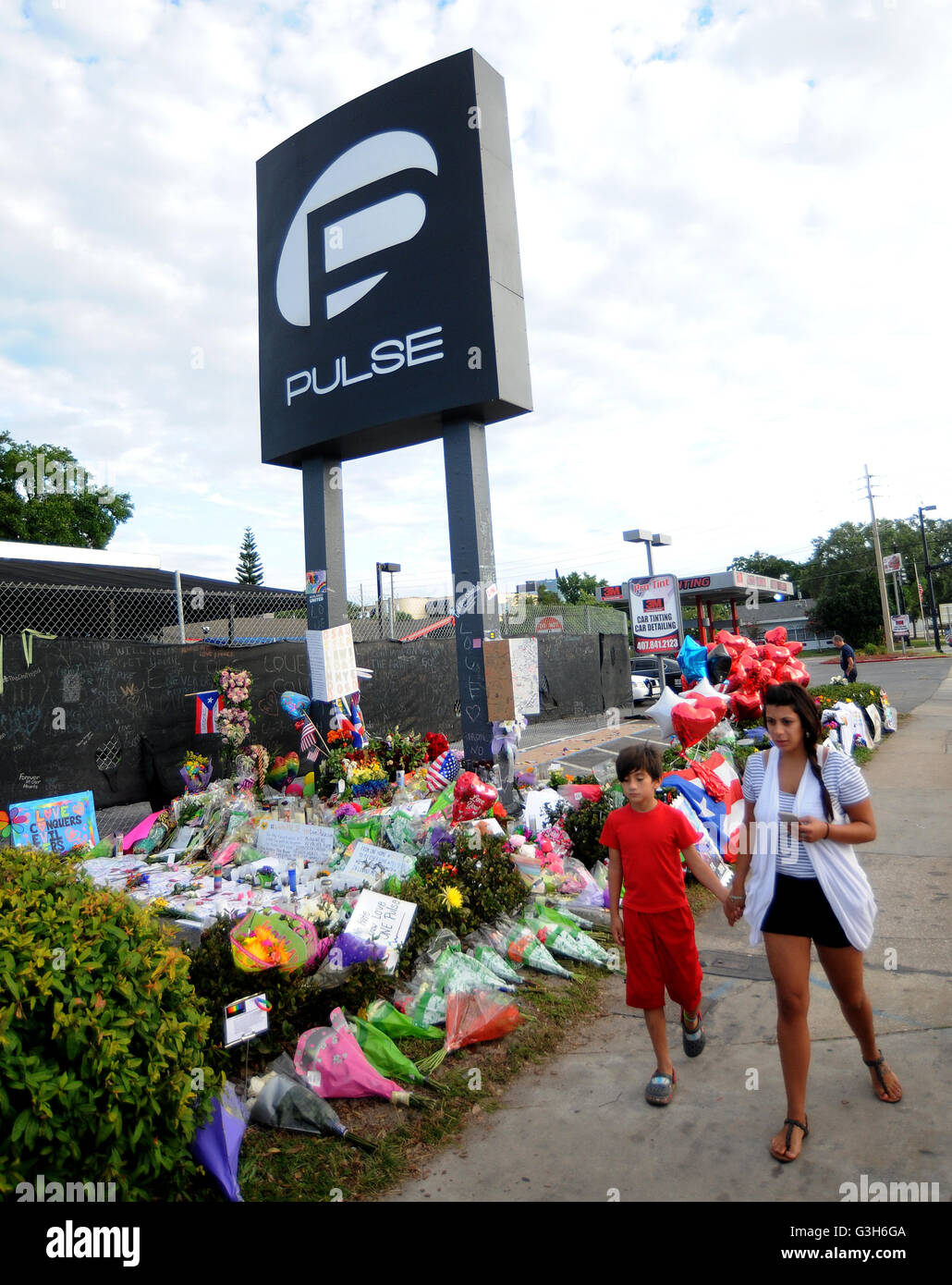 Pulse nightclub signs hi-res stock photography and images - Alamy