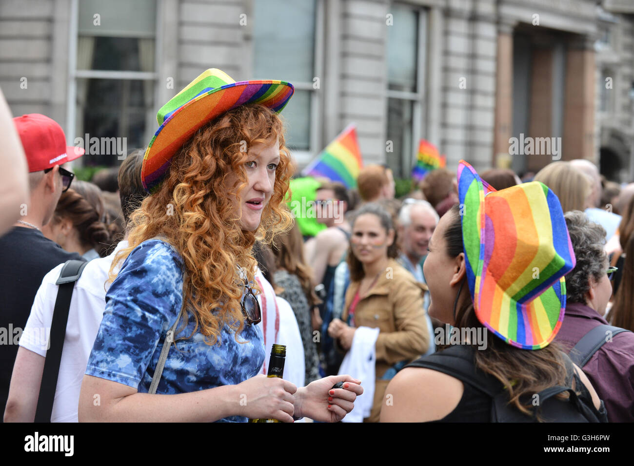 The parade passes trafalgar square hi-res stock photography and images ...
