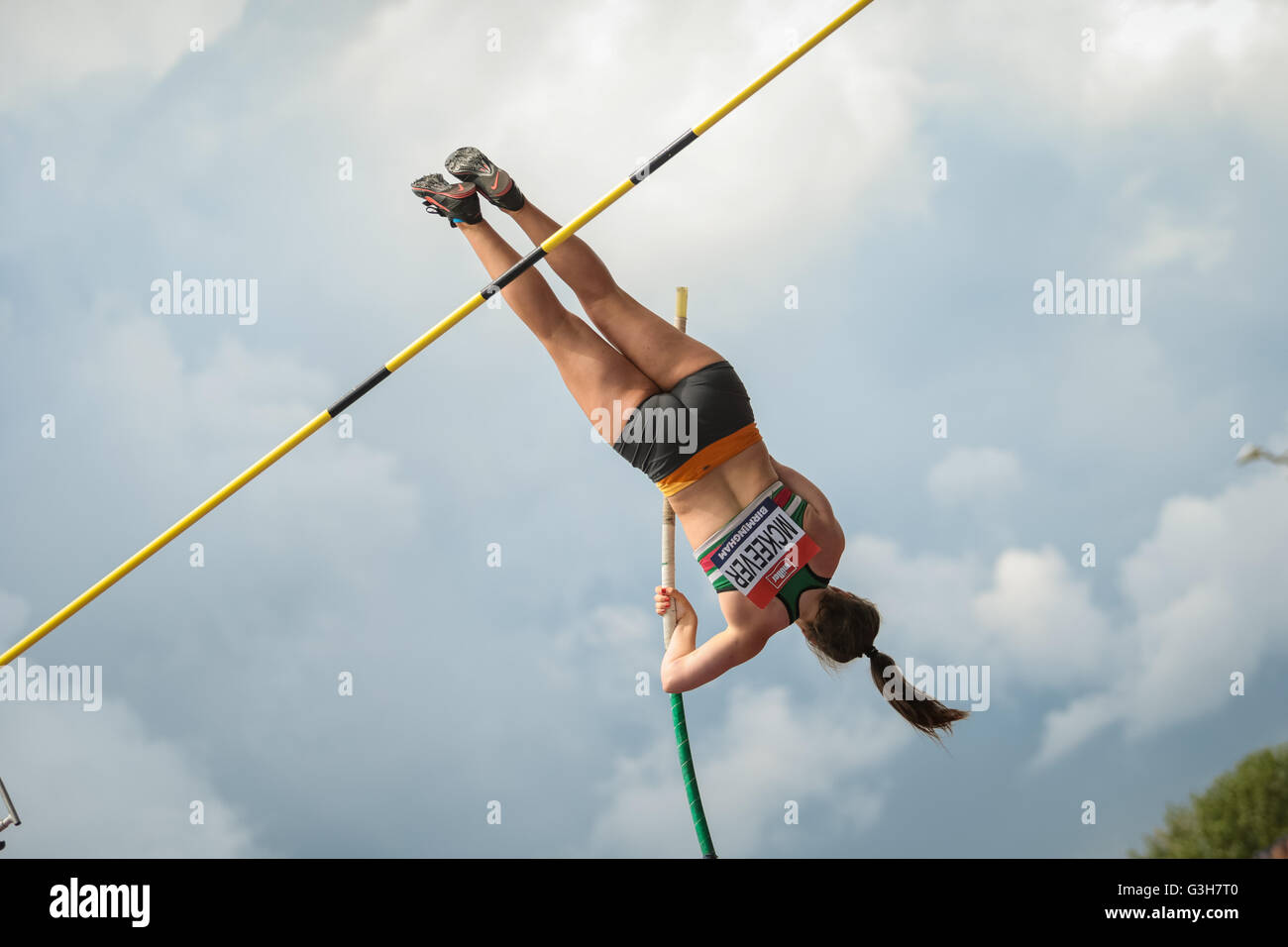 Athlete pole jumping hi-res stock photography and images - Alamy