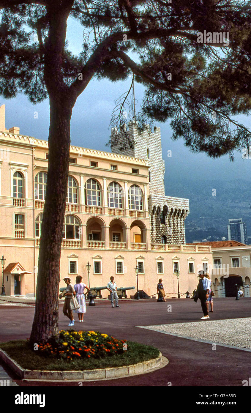 Le rocher monaco above hi-res stock photography and images - Alamy