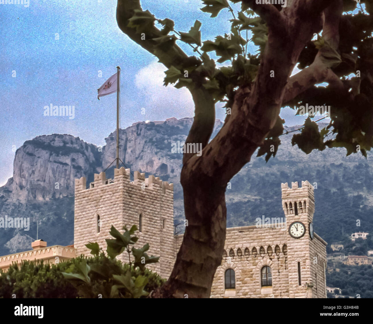 Monaco, Principality of Monaco. 21st June, 2016. The flag and clock ...