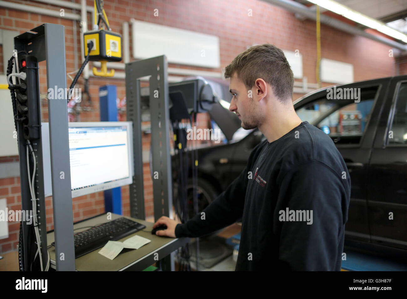 Automotive Mechatronics Stock Photos & Automotive Mechatronics Stock ...