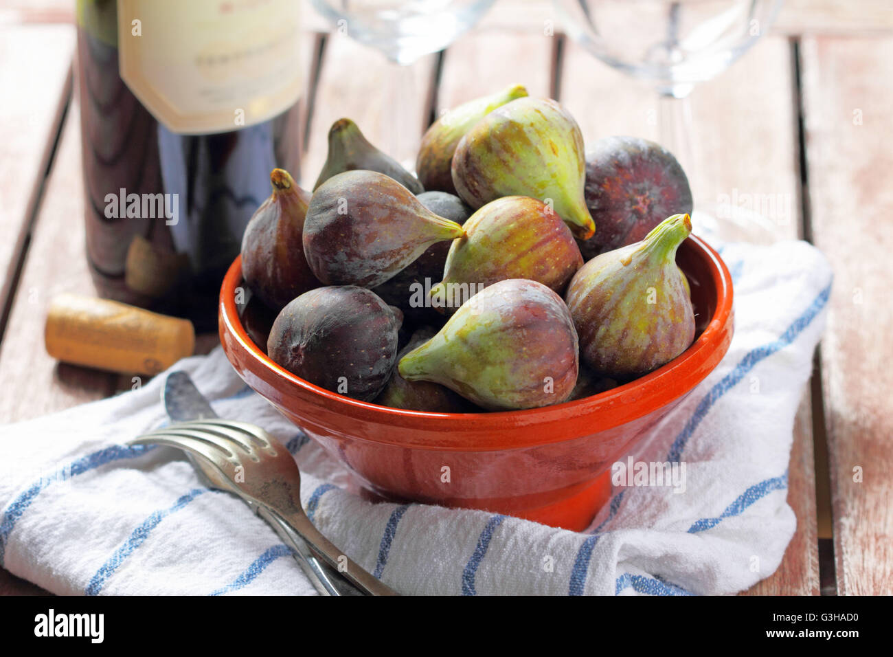 Fresh figs in wooden bowl hi-res stock photography and images - Alamy
