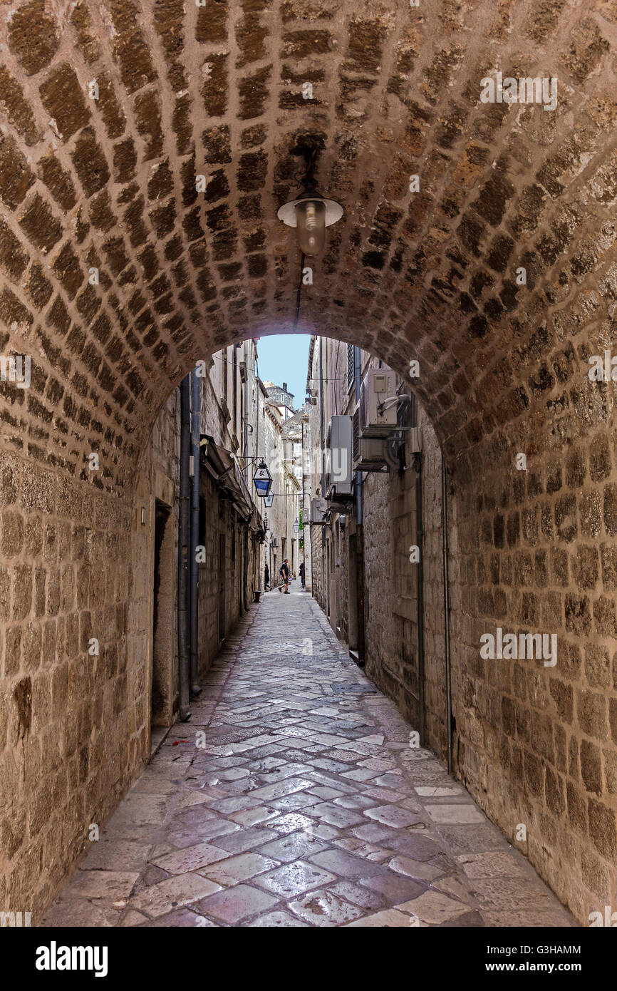 Side street hi-res stock photography and images - Alamy