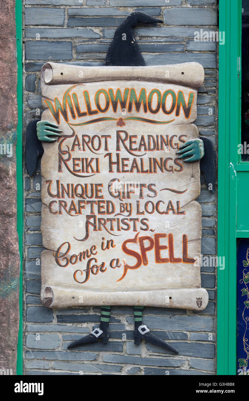 Witch crystals hi-res stock photography and images - Alamy