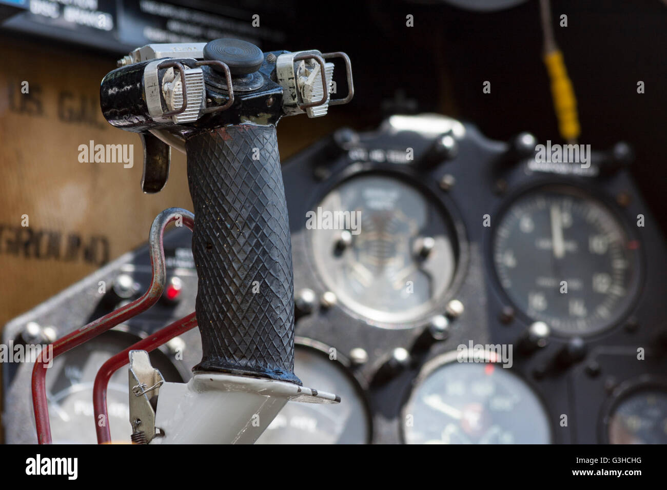 Old airplane cockpit hi-res stock photography and images - Alamy