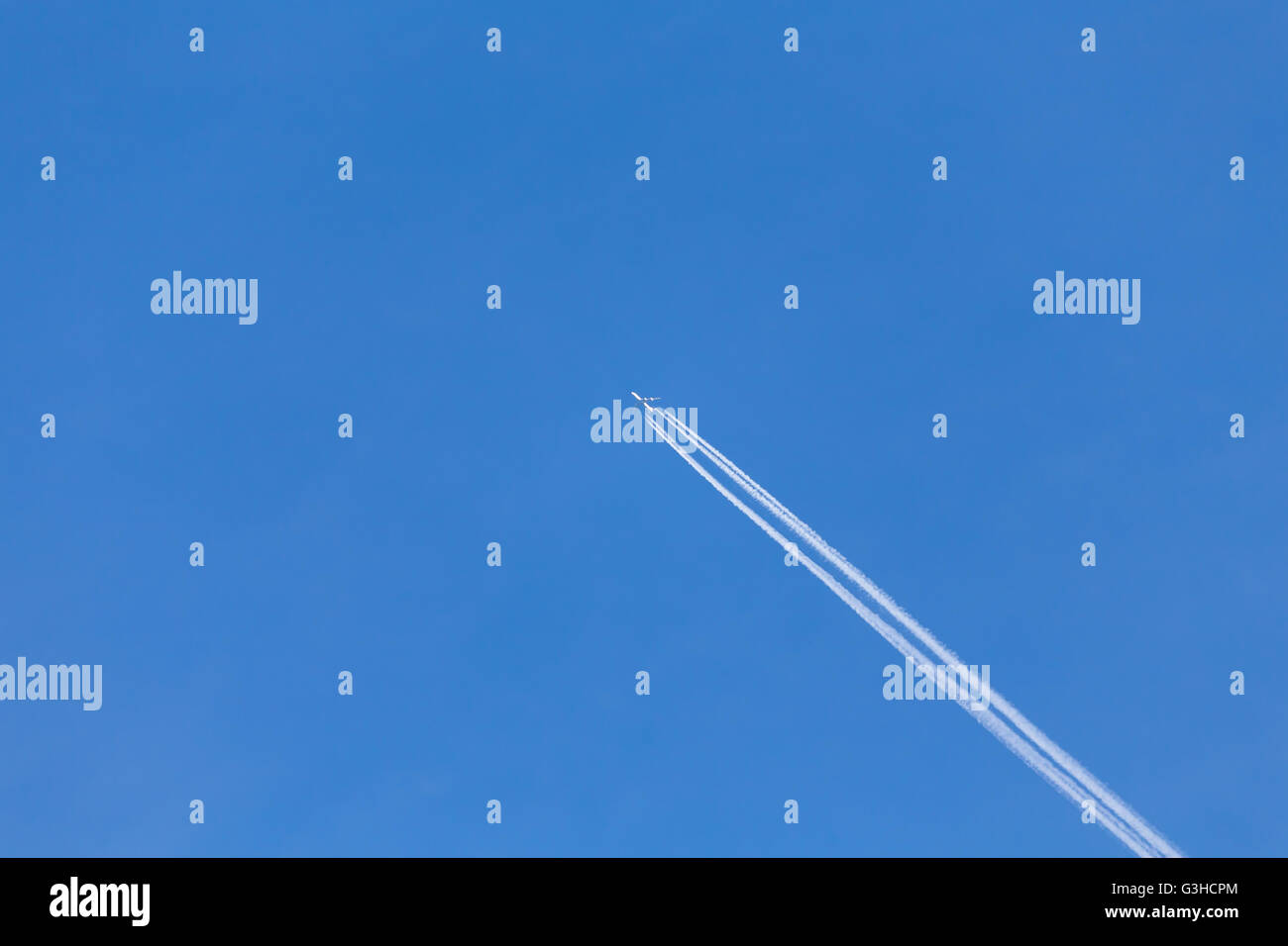 Plane trail on sky hi-res stock photography and images - Alamy