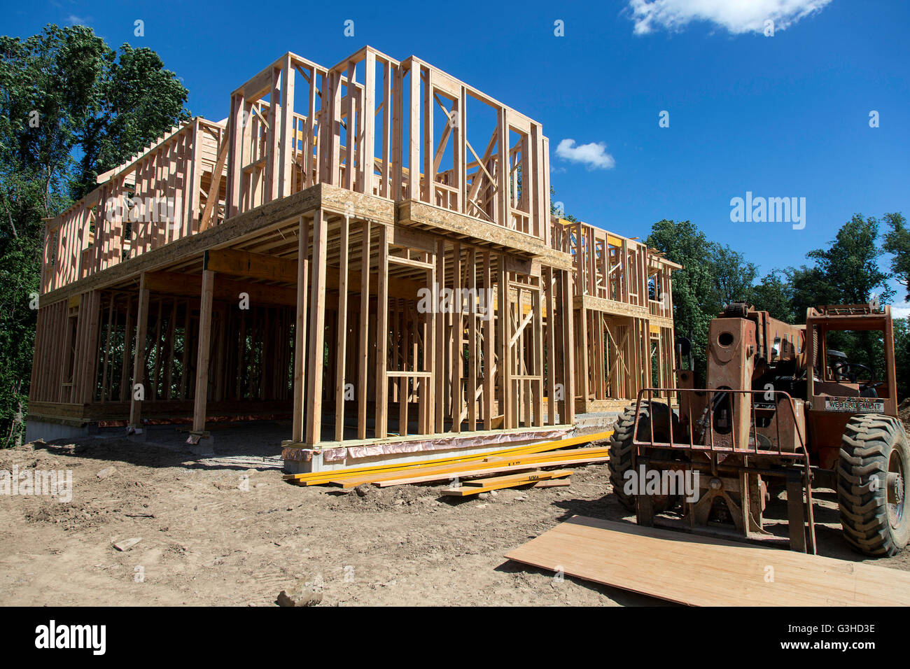 A new luxury home under construction Stock Photo - Alamy