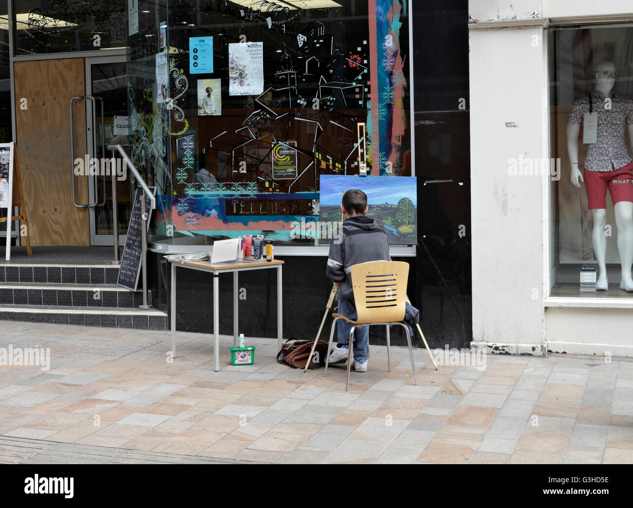 Street Painter Busker on the Moor in Sheffield Stock Photo - Alamy