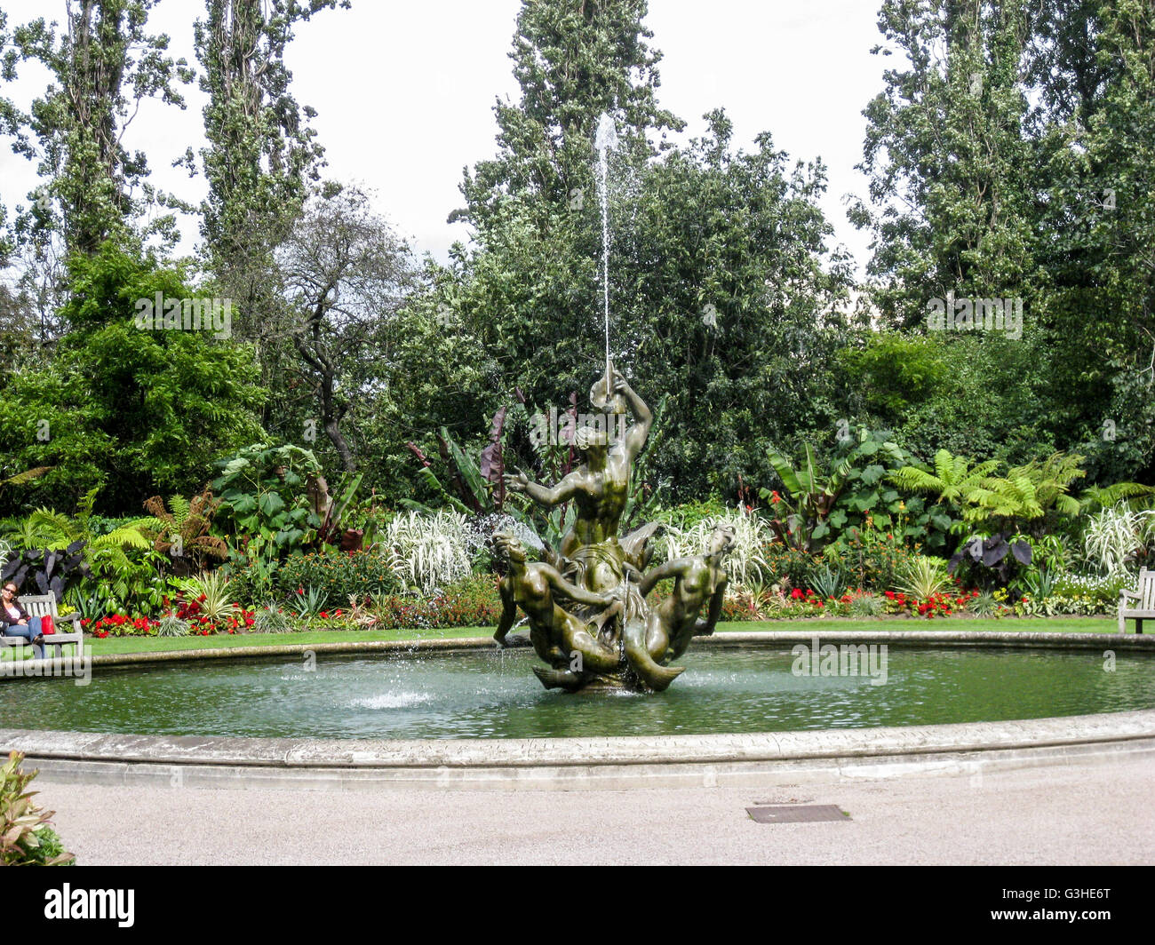 Regent park sculpture hi-res stock photography and images - Alamy