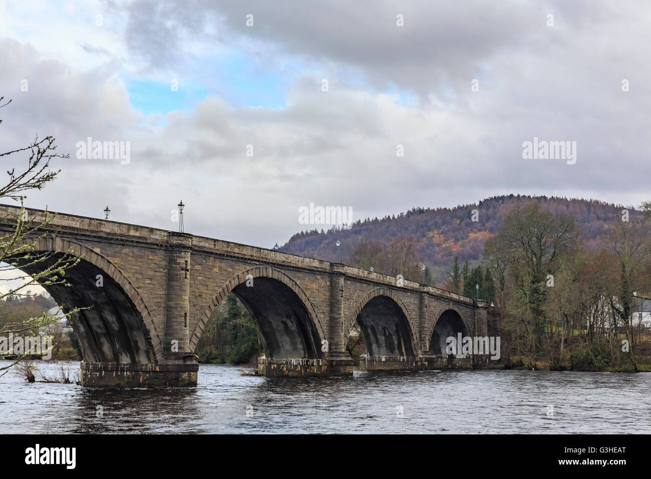 Historical bridge and river at Dunkeld, Scotland Stock Photo - Alamy
