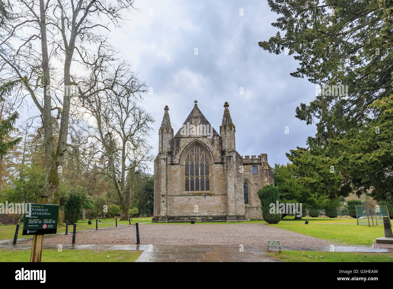 The historical Dunkeld Cathedral at Dunkeld, Scotland Stock Photo - Alamy