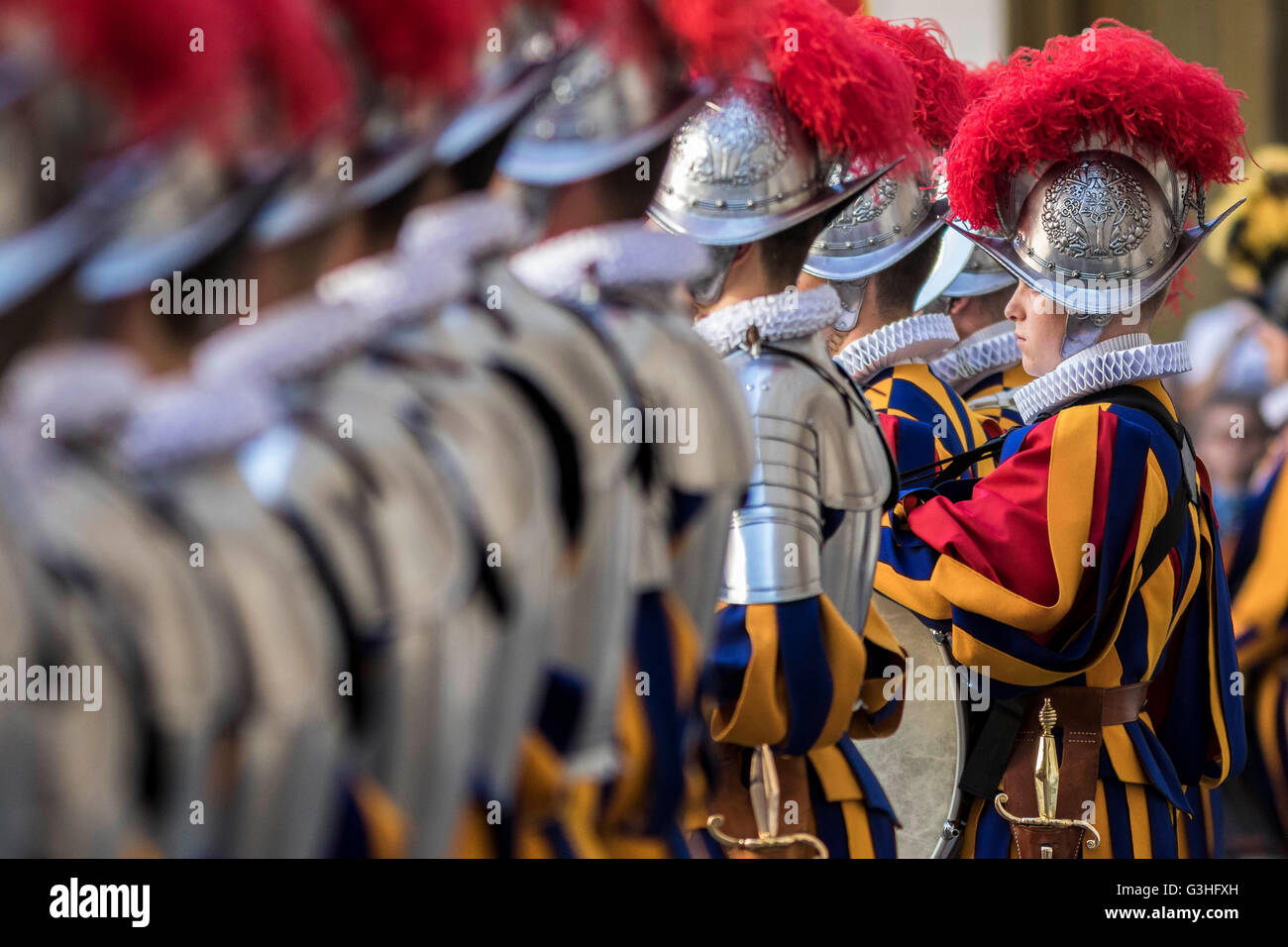 Swiss guards in the service of the pope hi-res stock photography and ...