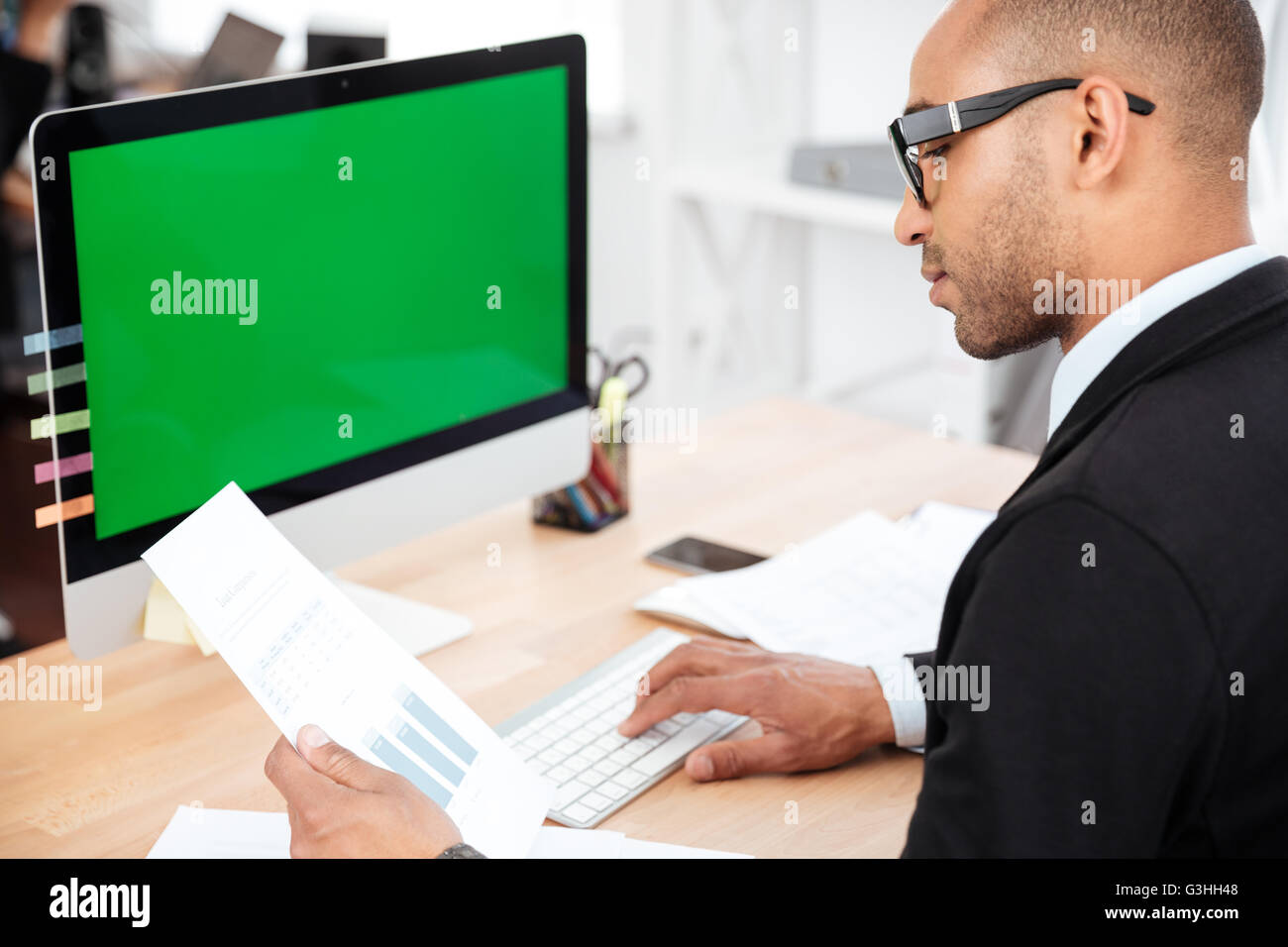 Business man computer documents hi-res stock photography and images - Alamy