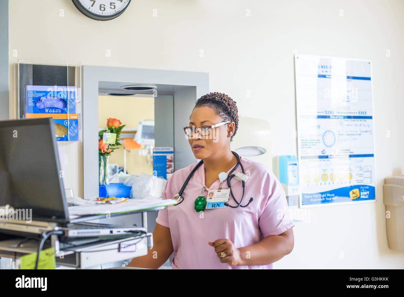 Hospital nurse hi-res stock photography and images - Alamy
