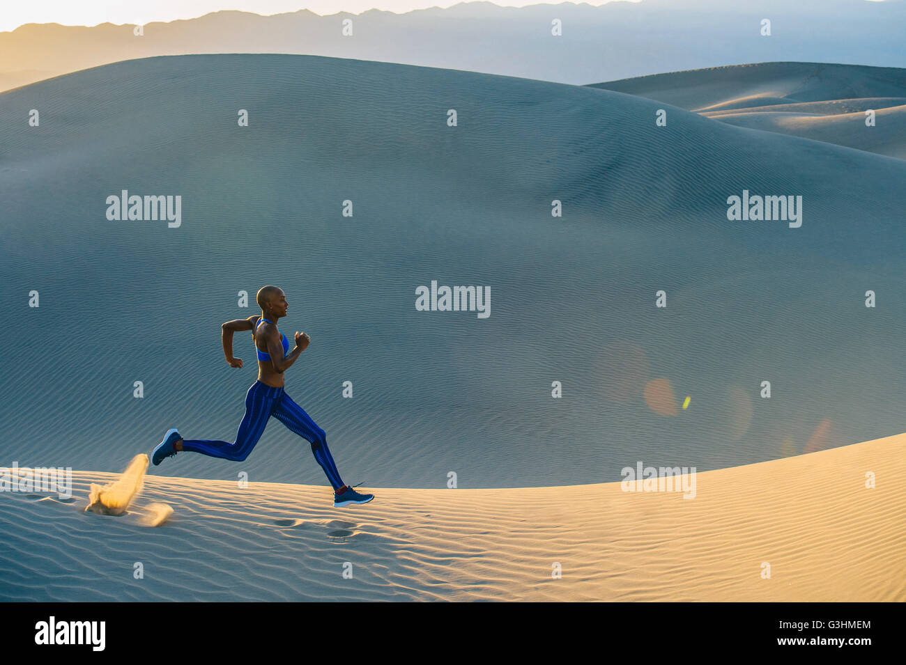 Desert runner female hi-res stock photography and images - Alamy