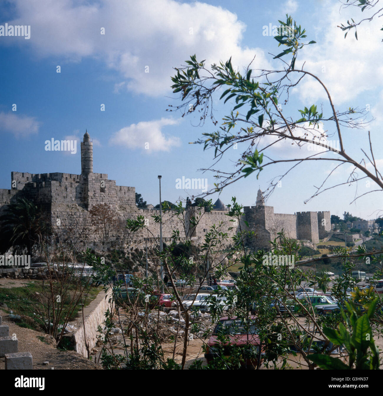 Aussicht auf die Stadtmauer und den Jakobsturm von Jerusalem, Israel ...