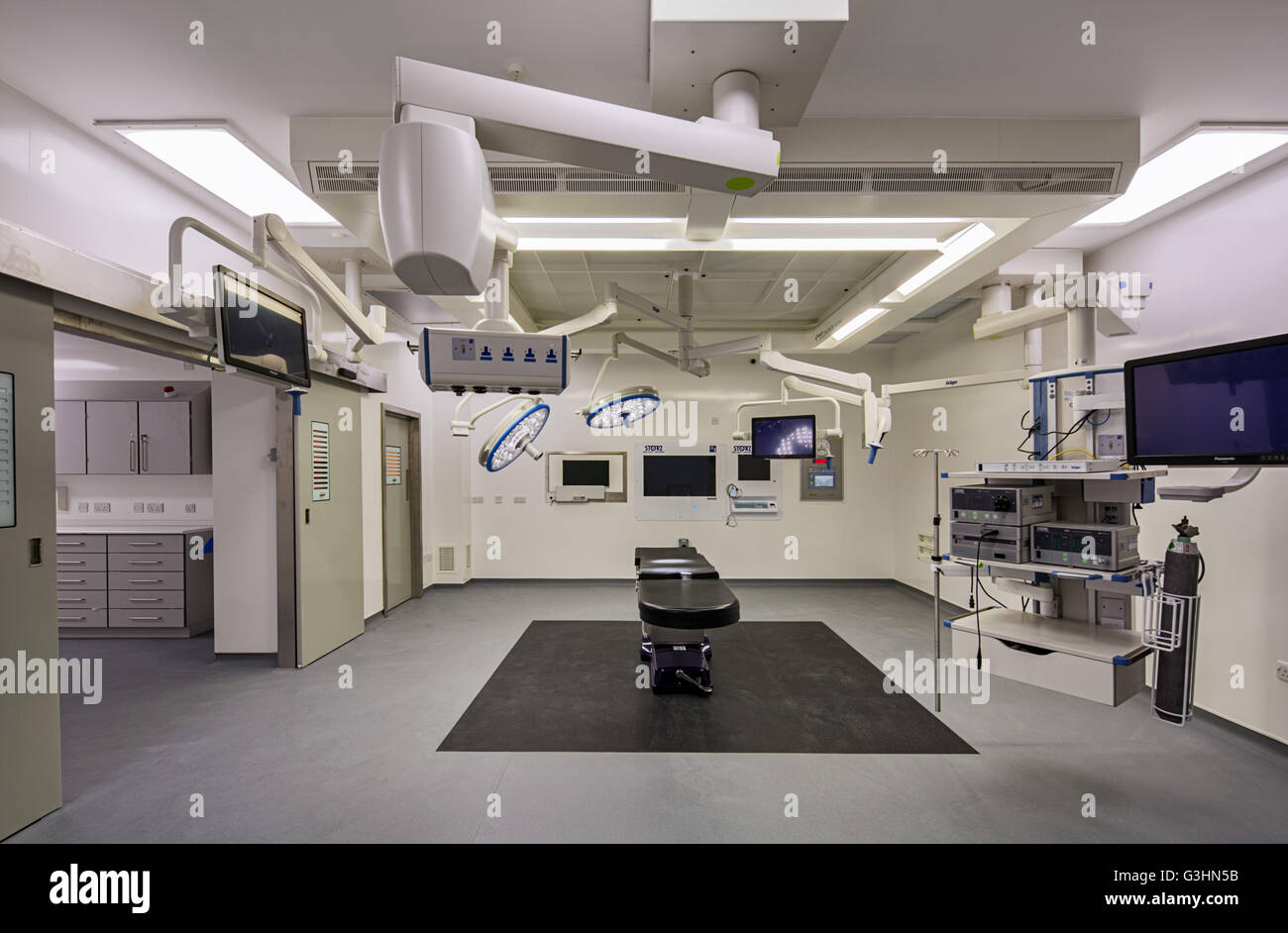 Operating theatre at Queen Elizabeth Hospital in Kings Lynn Stock Photo ...