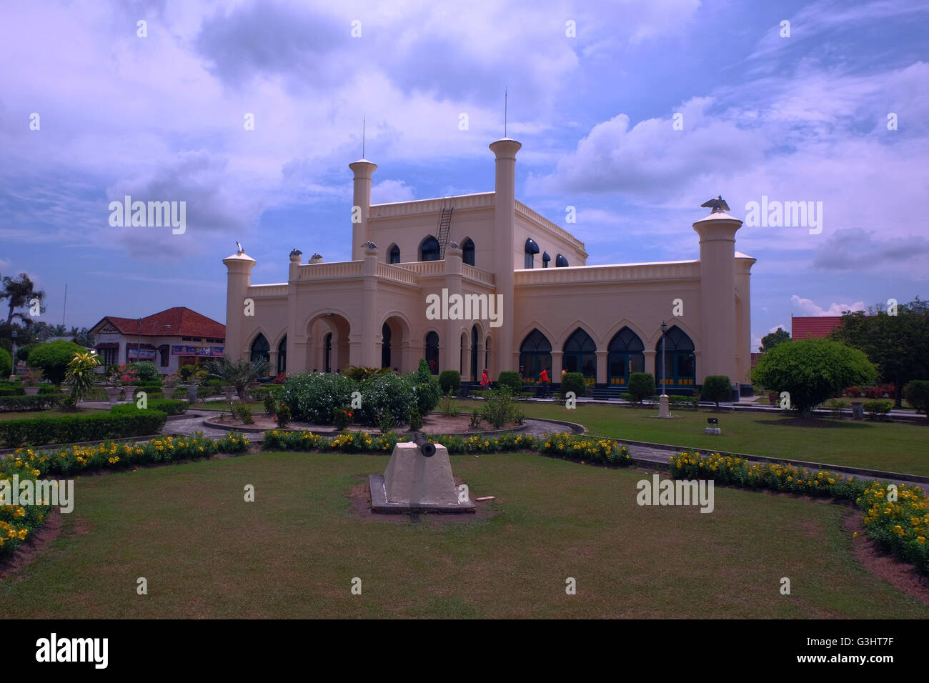 Siak palace hi-res stock photography and images - Alamy