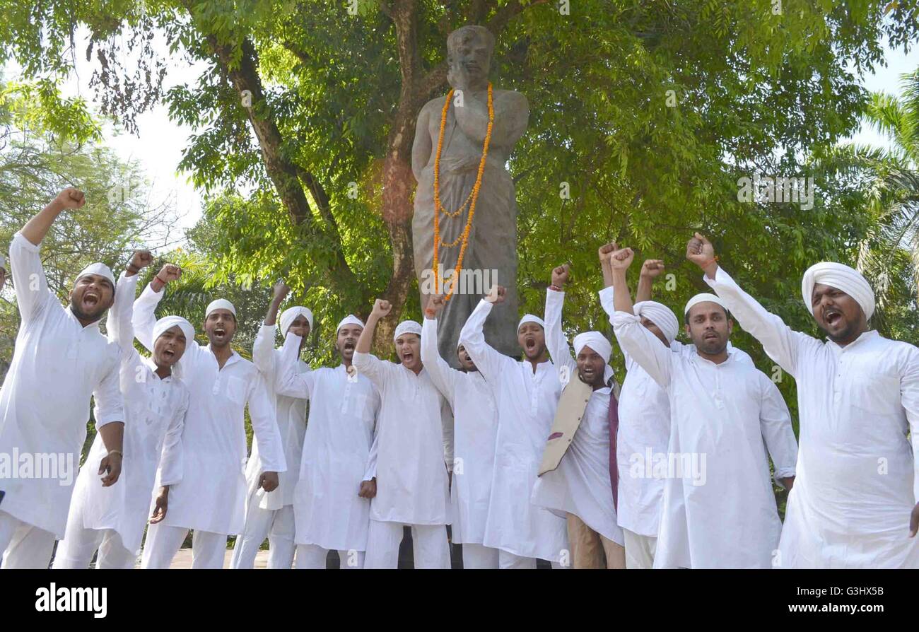 People paying tribute to Jallianwala bagh shaheed on the occasion of ...