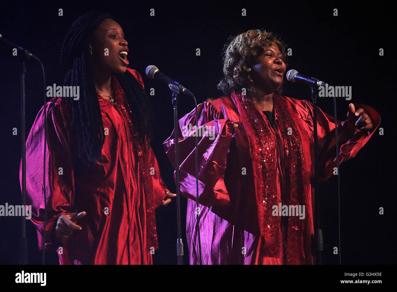 Harlem gospel choir hi-res stock photography and images - Alamy
