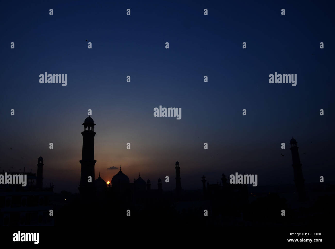 Largest mosque in islamabad hi-res stock photography and images - Alamy