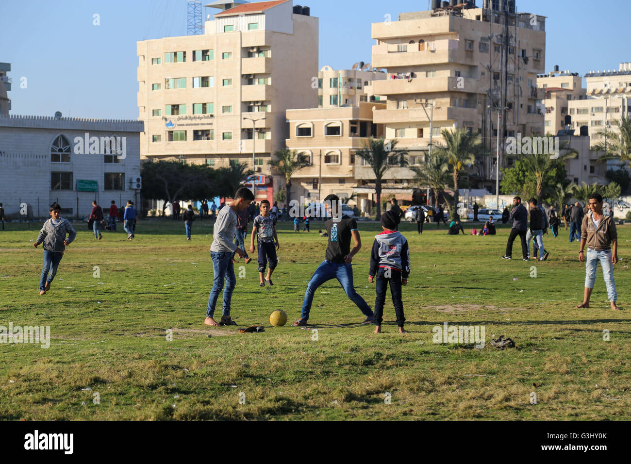 Gaza, Palestine. 01st Apr, 2016. Palestinian youths plays football ...