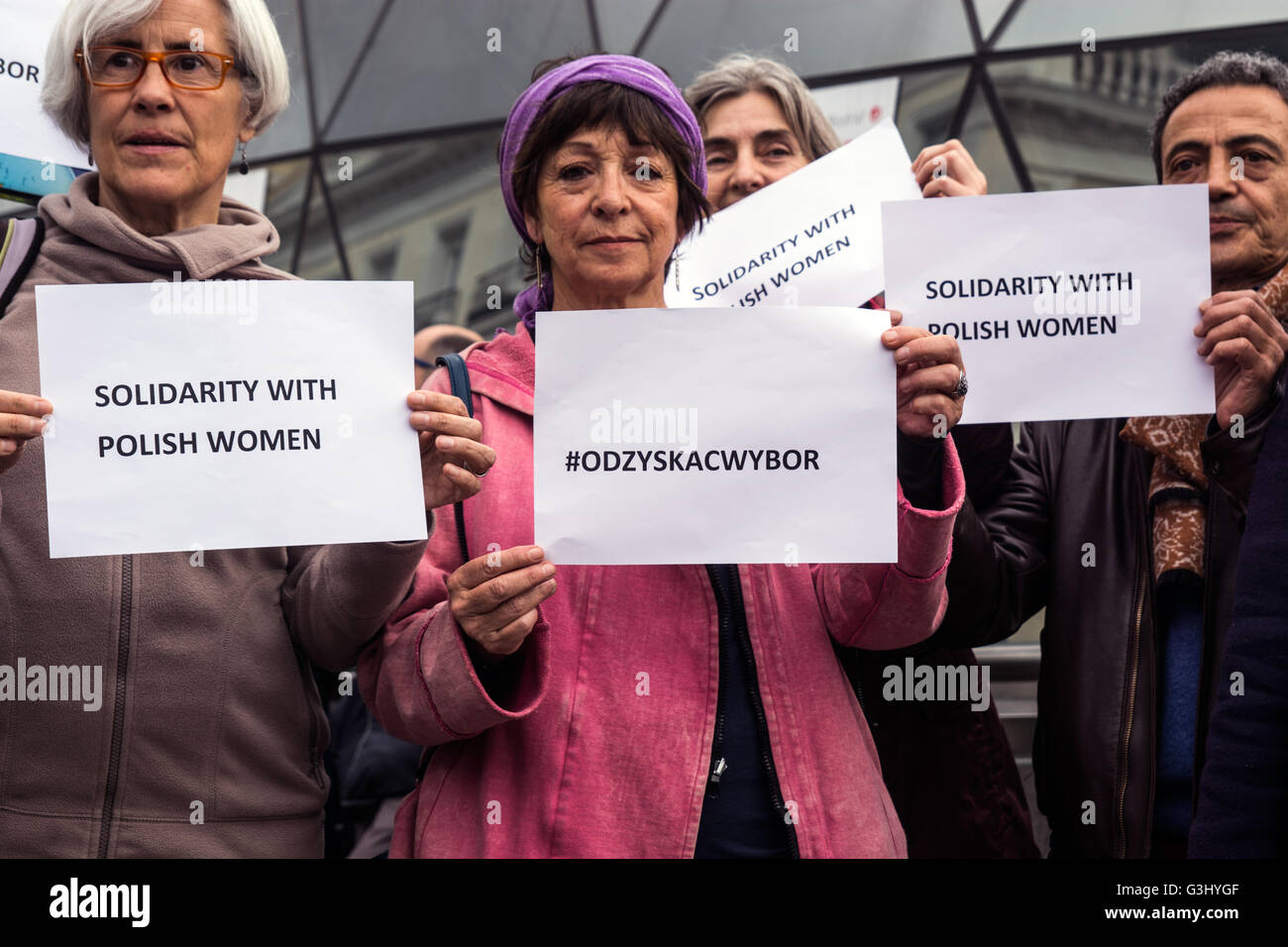 Women showing solidarity with Polish women during a protest supporting ...