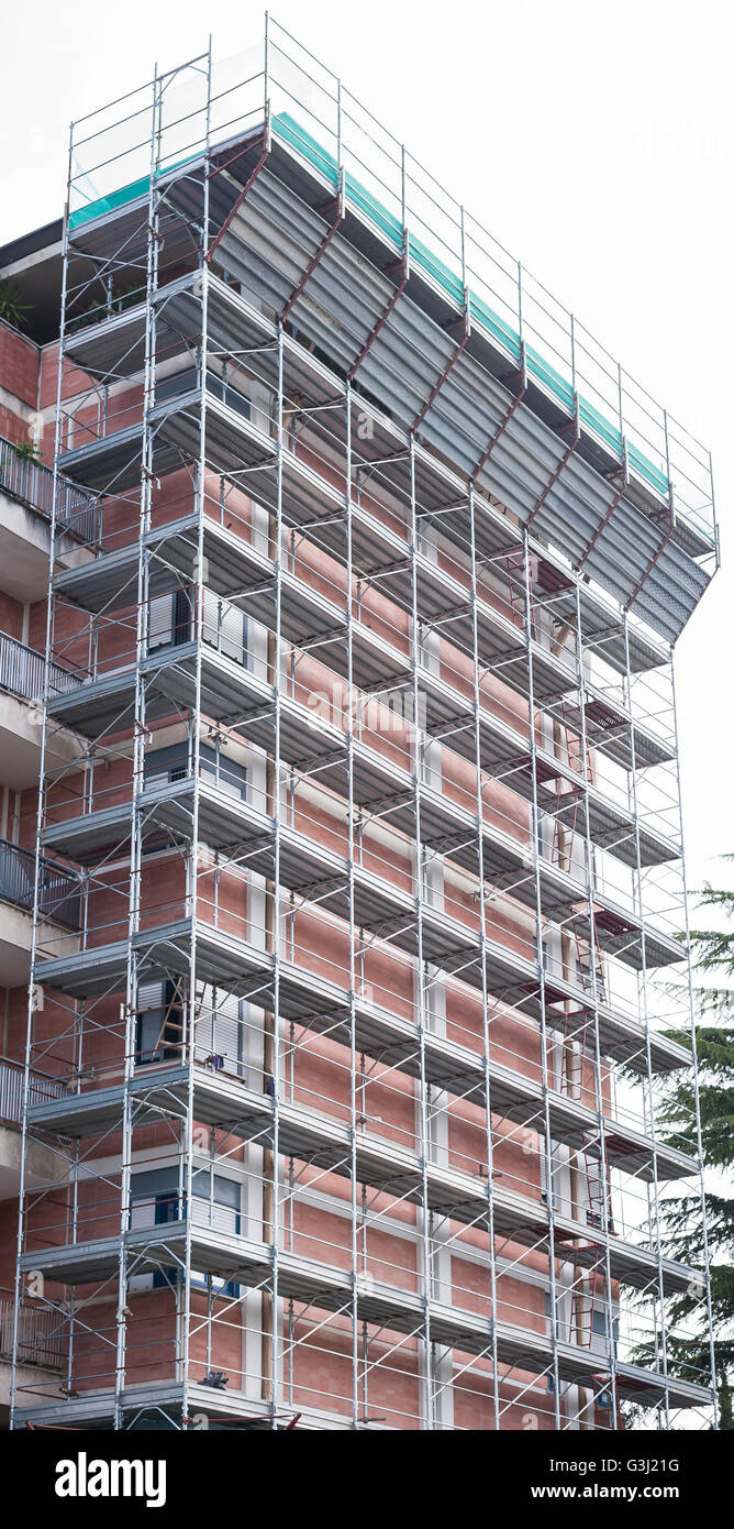 House scaffolding house scaffolding hi-res stock photography and images ...