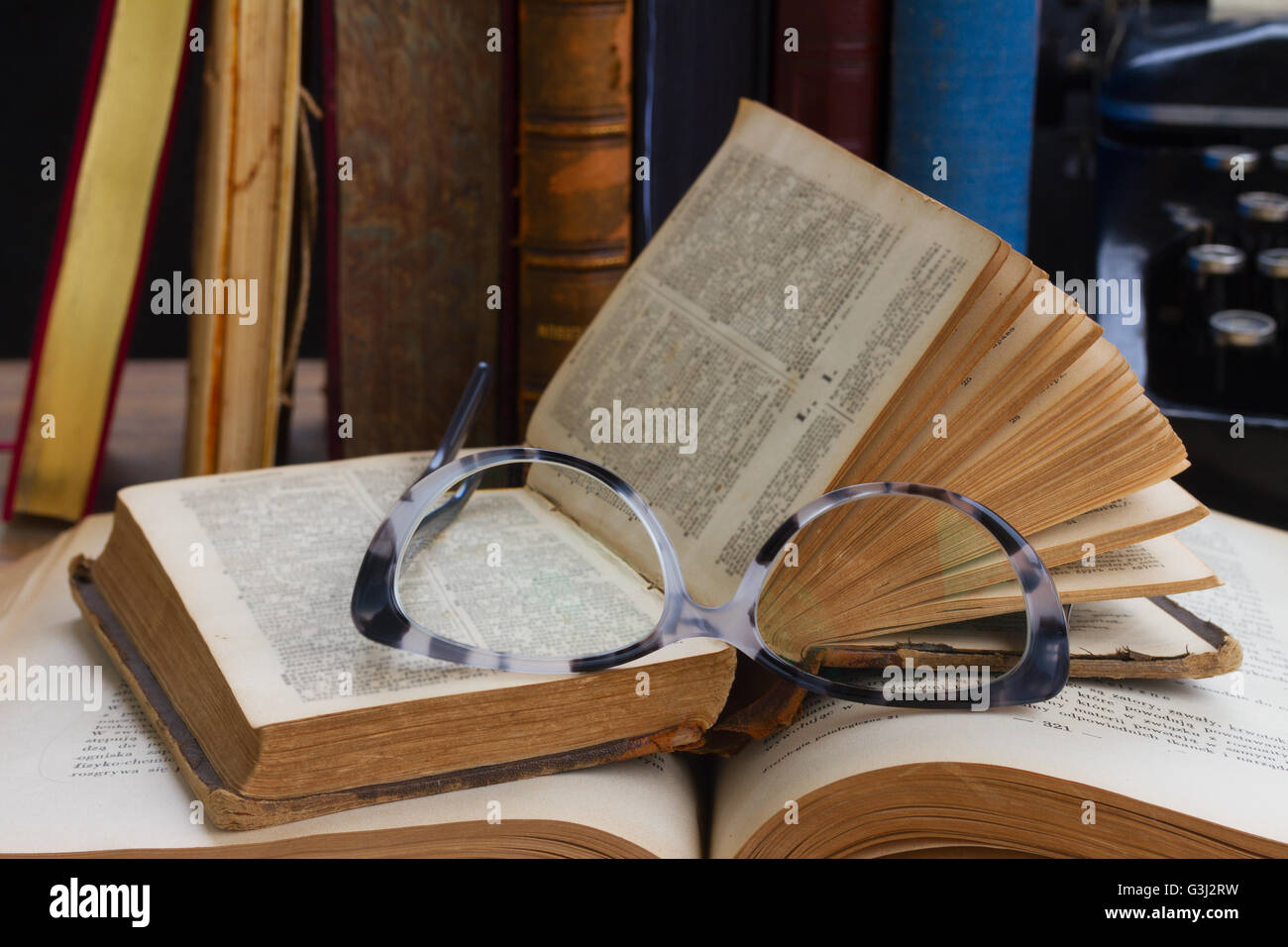 Books and typewriter Stock Photo - Alamy