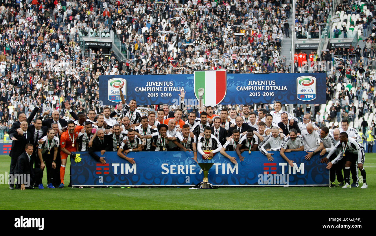 Rome, Italy. 14th May, 2016. Juventus' players pose with the "Scudetto ...
