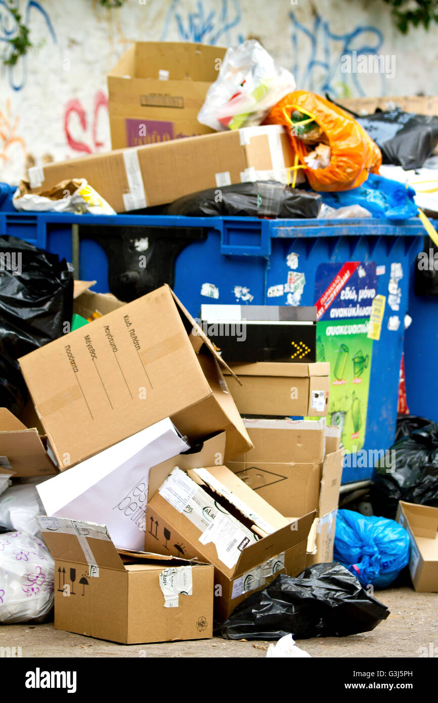 Garbages container hi-res stock photography and images - Alamy