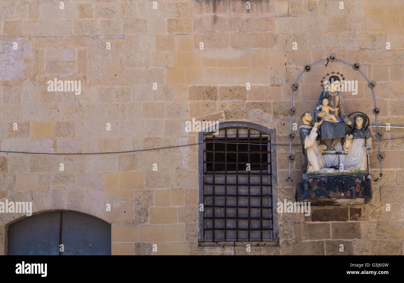 Statue of bricks hi-res stock photography and images - Alamy