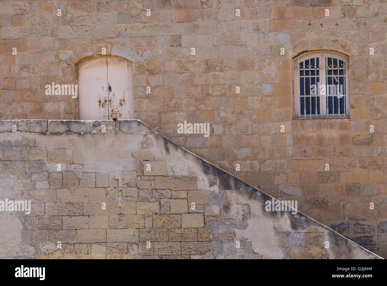 Valetta city gate hi-res stock photography and images - Alamy