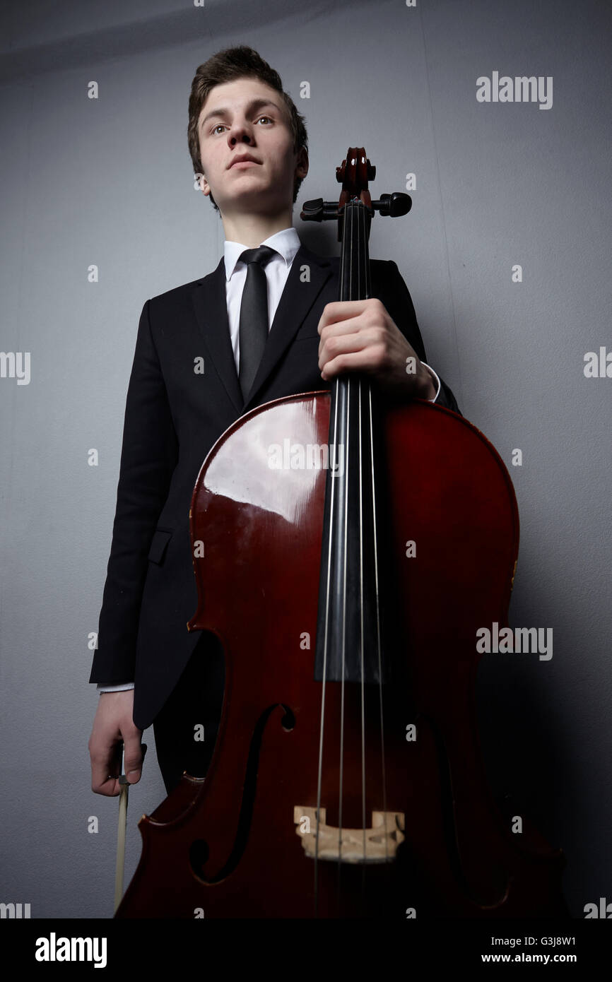 Cellist black hi-res stock photography and images - Alamy