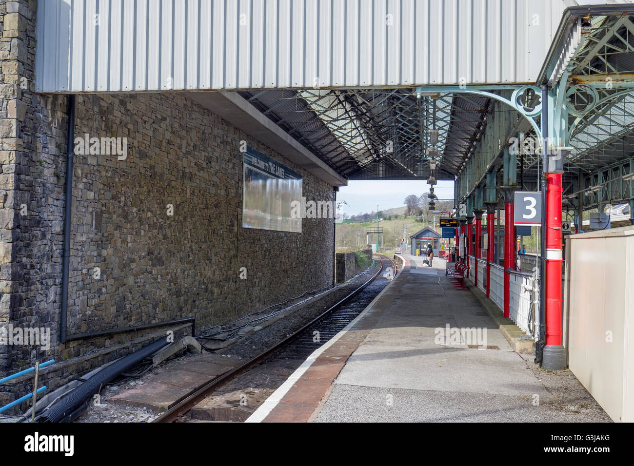 Platform 3 Oxenhlome Railway station Stock Photo - Alamy